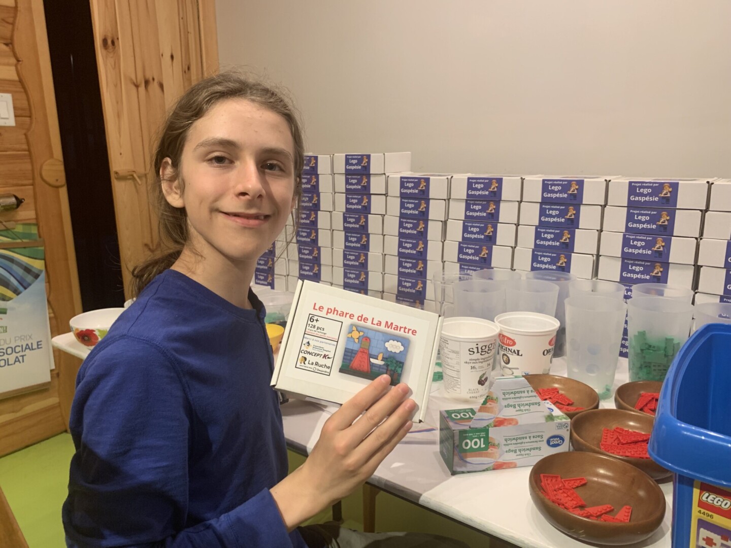 Un adolescent produit et vend 100 phares de La Martre en Lego - GRAFFICI